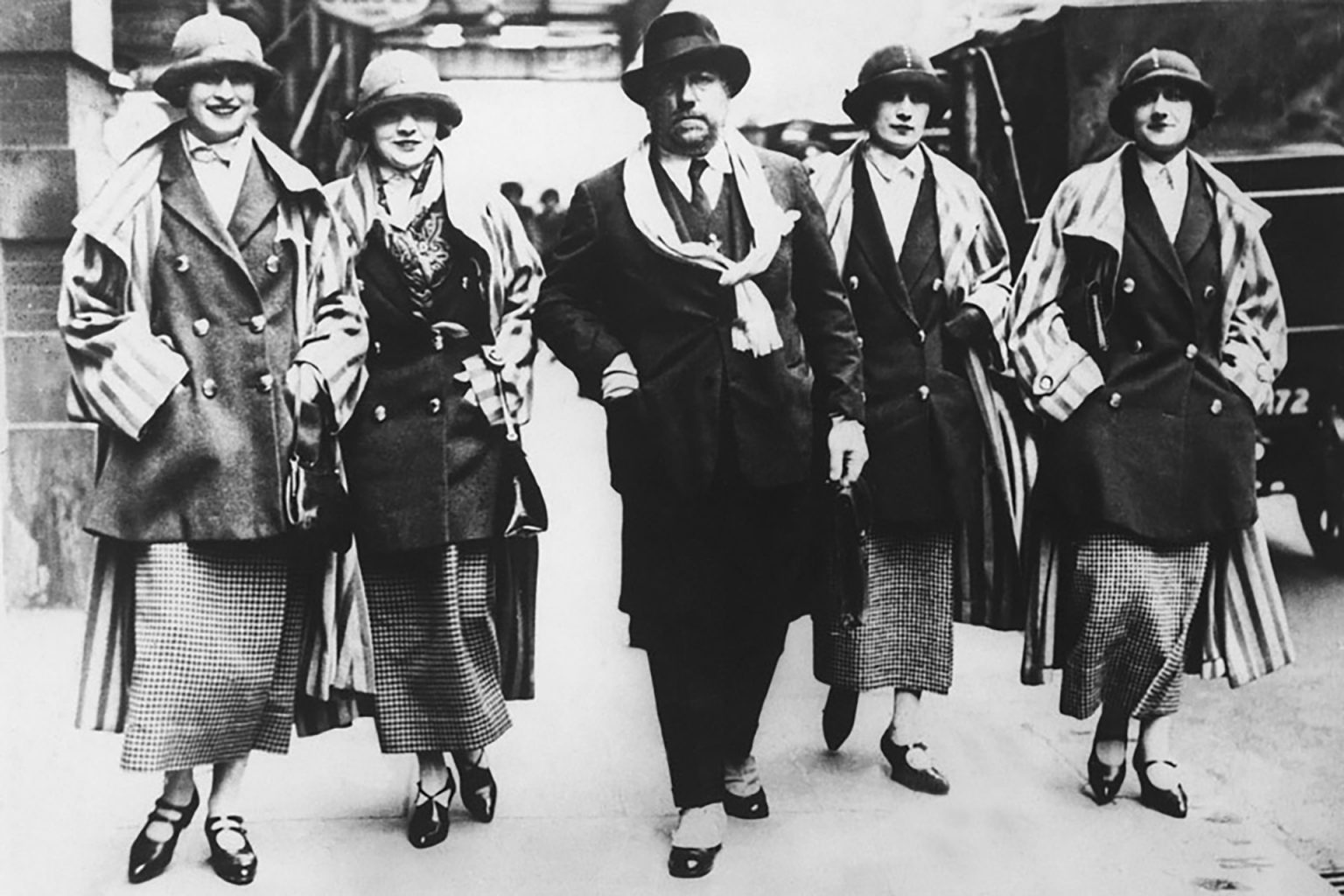 Moda in anii 1920: 10 factori care au influentat stilurile vestimentare ...